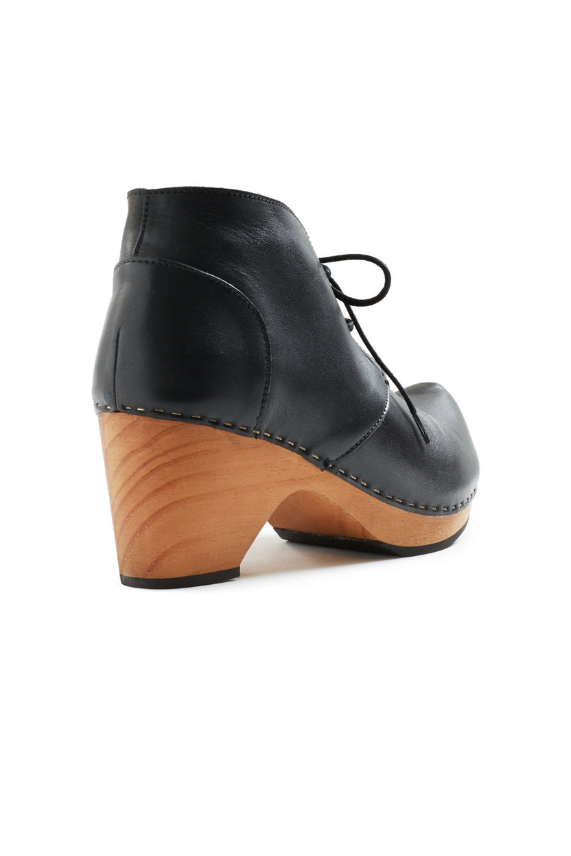 toe seam leather bootie clogs in black – lisa b.