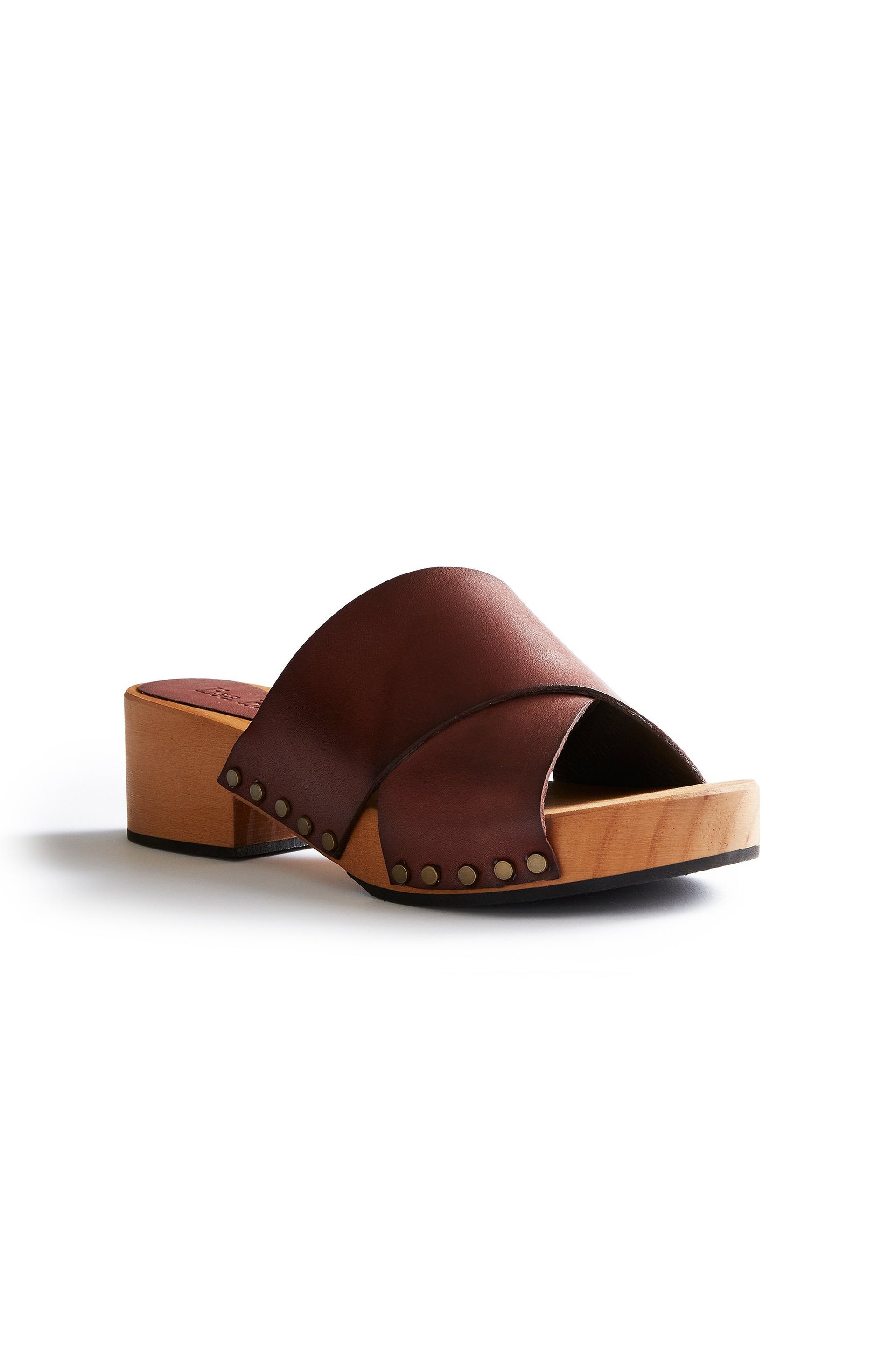 criss-cross slide clogs in acorn | lisa b.